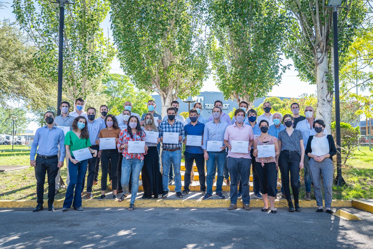 Middle management: 25 graduates from the Leadership Development Program